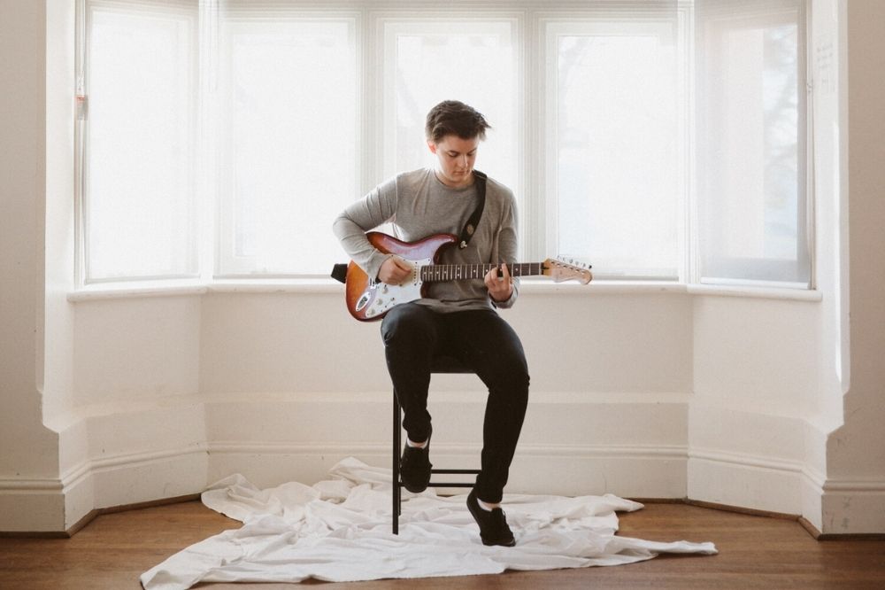 PREMIERE: Mitchell Martin's live music video, 'Please Come Home' – Hipland.